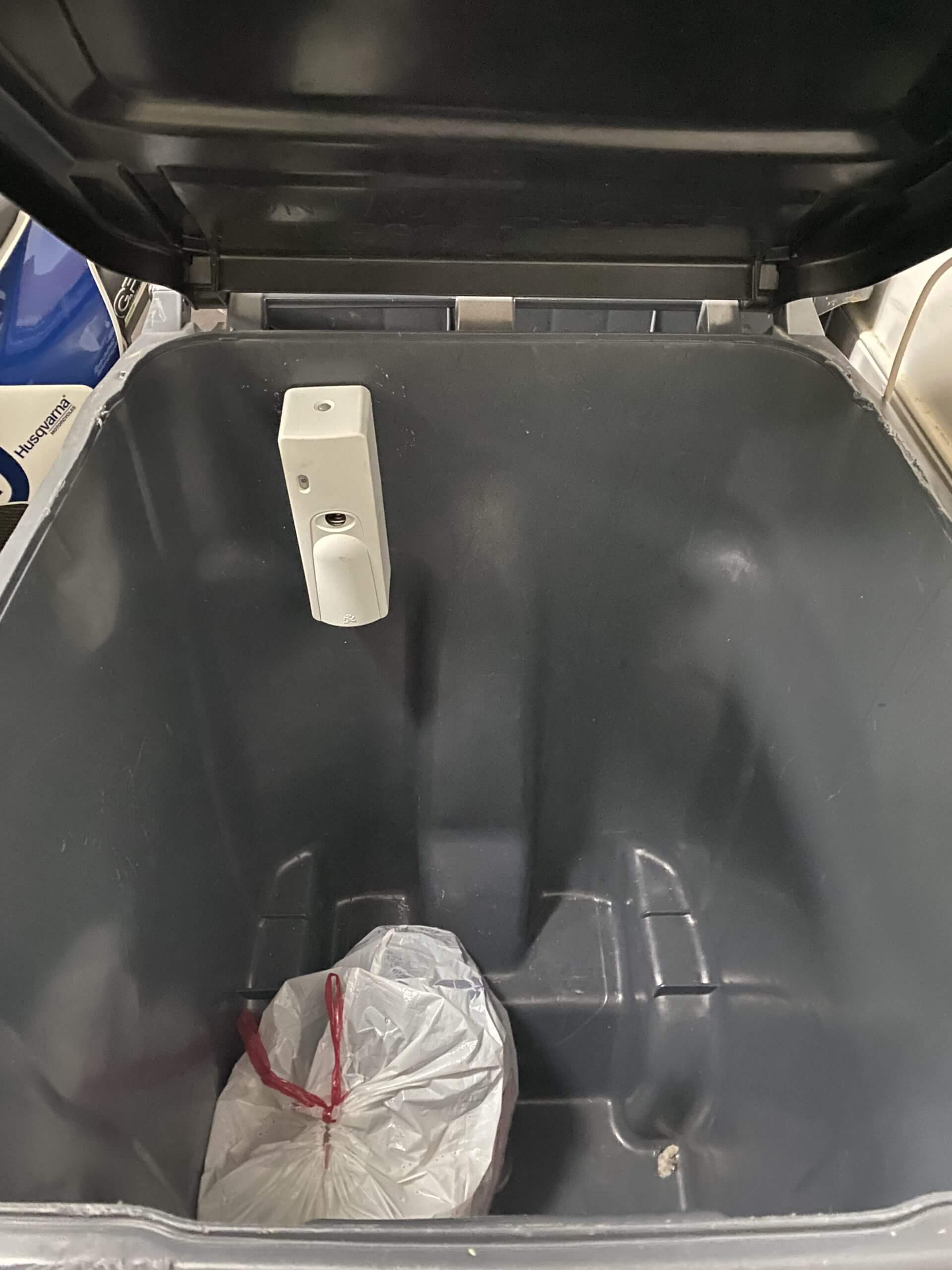 how do I treat flies in my trash bin? | BUGSPRAY.COM